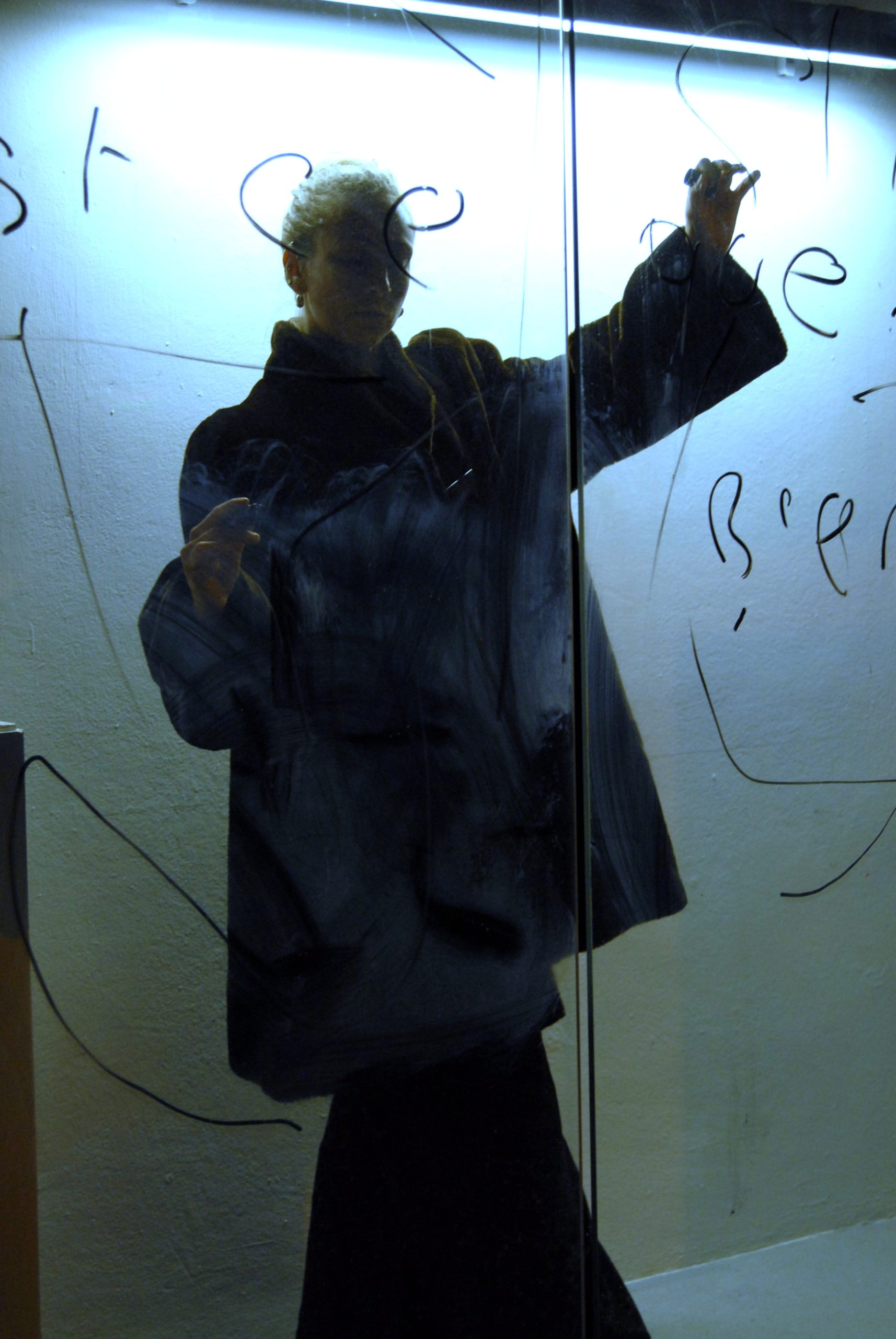 (Il y a quelqu’un?) Au bout du fil | MyOwnDocumenta